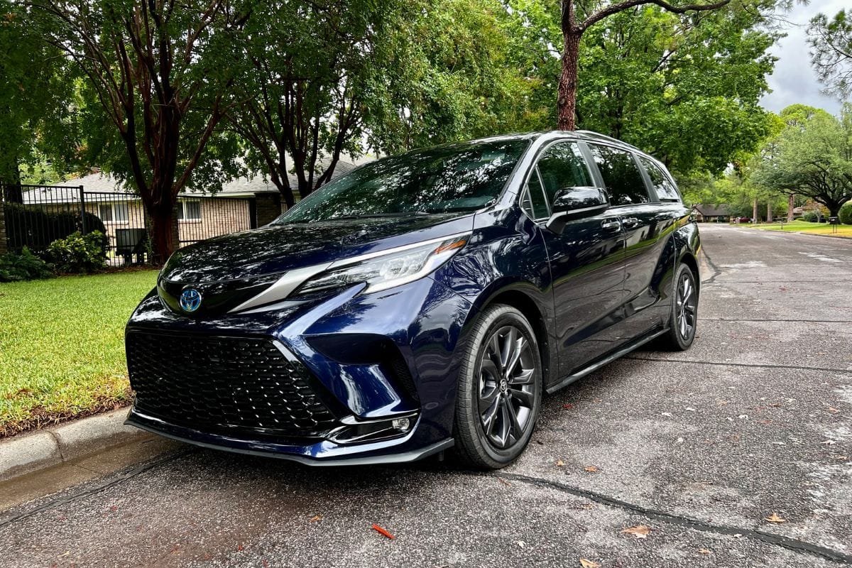 2025 Toyota Sienna Price in India, Mileage, Specs, And Images